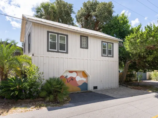 Tranquil Retreat With Private Balcony And Eco-friendly Features - Charming Getaway - Charleston, SC