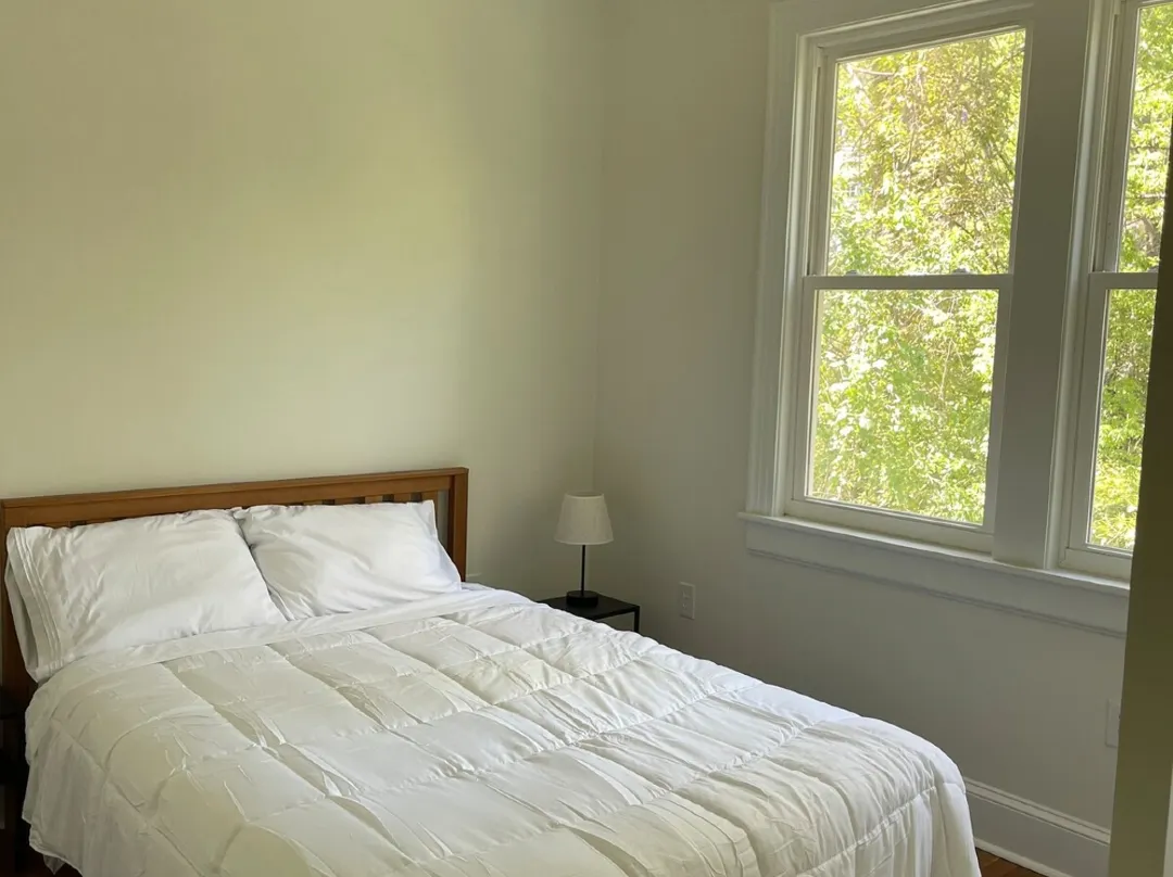 Centrally Located With Easy Access To Local Attractions - Charming Haven - Chapel Hill, NC