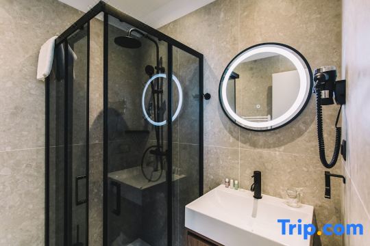 Hotel Batuda Book / Directions - NAVITIME Transit