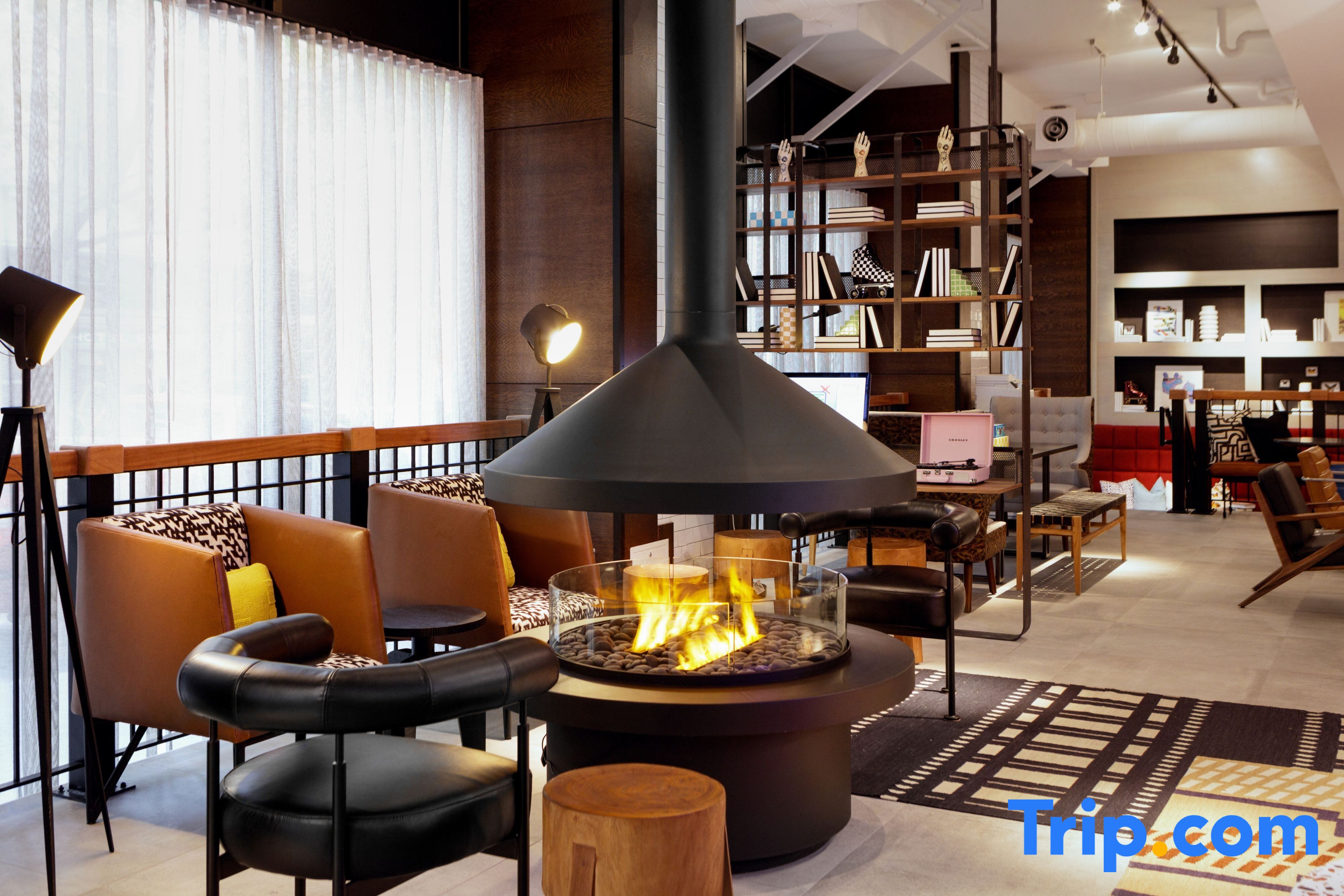 Moxy Richmond Downtown 予約 / アクセス情報 - NAVITIME Transit