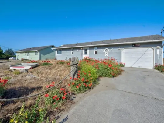 Spectacular Ocean View And Large Deck - Stunning Waterfront Haven - Oak Harbor, WA