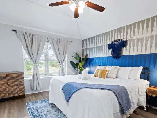 Cowboy Pool, Patio Lounge And Arcade Fun - Elegant Escape - Round Rock, TX