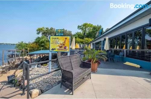 Boji Waterfront Retreat - Millers Bay Canals预订价格,联系电话位置地址【携程酒店】