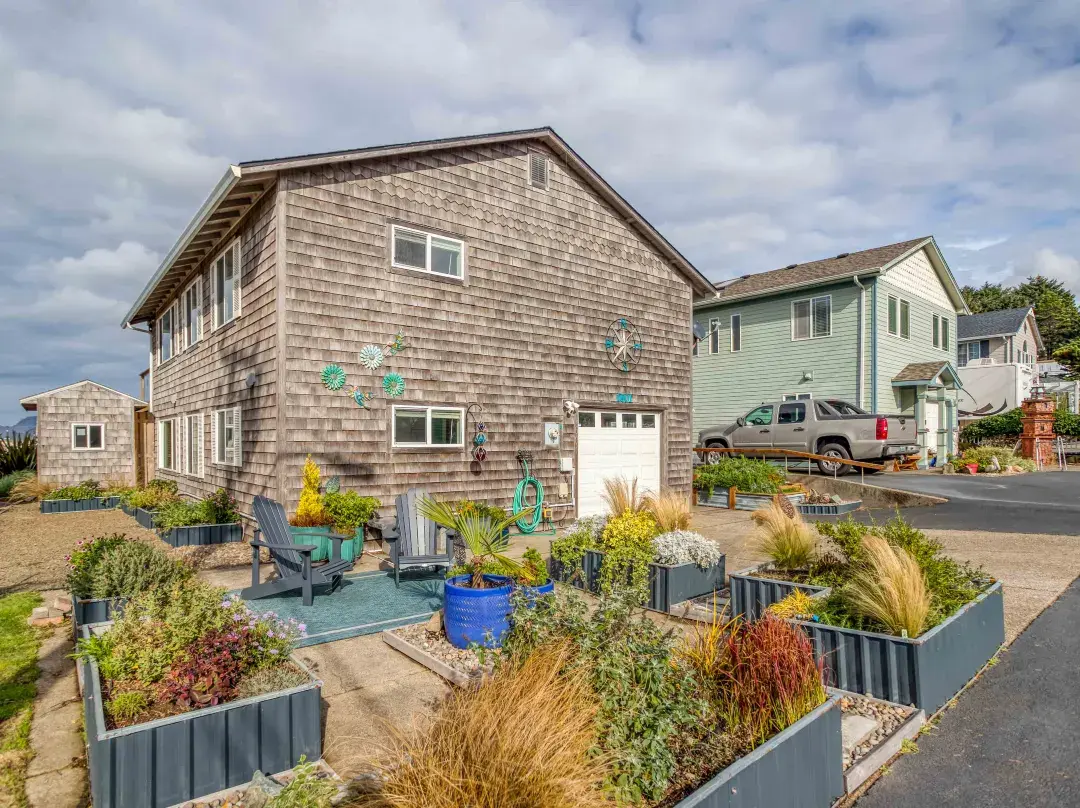 Ocean Views And Spacious Outdoor Oasis - Exquisite Family Retreat - Lincoln City