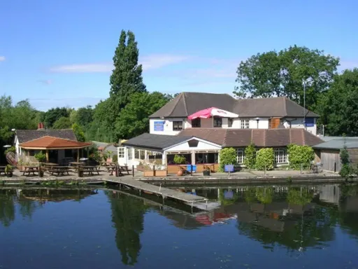 The Watersedge, Canal Cottages - Uxbridge, UK