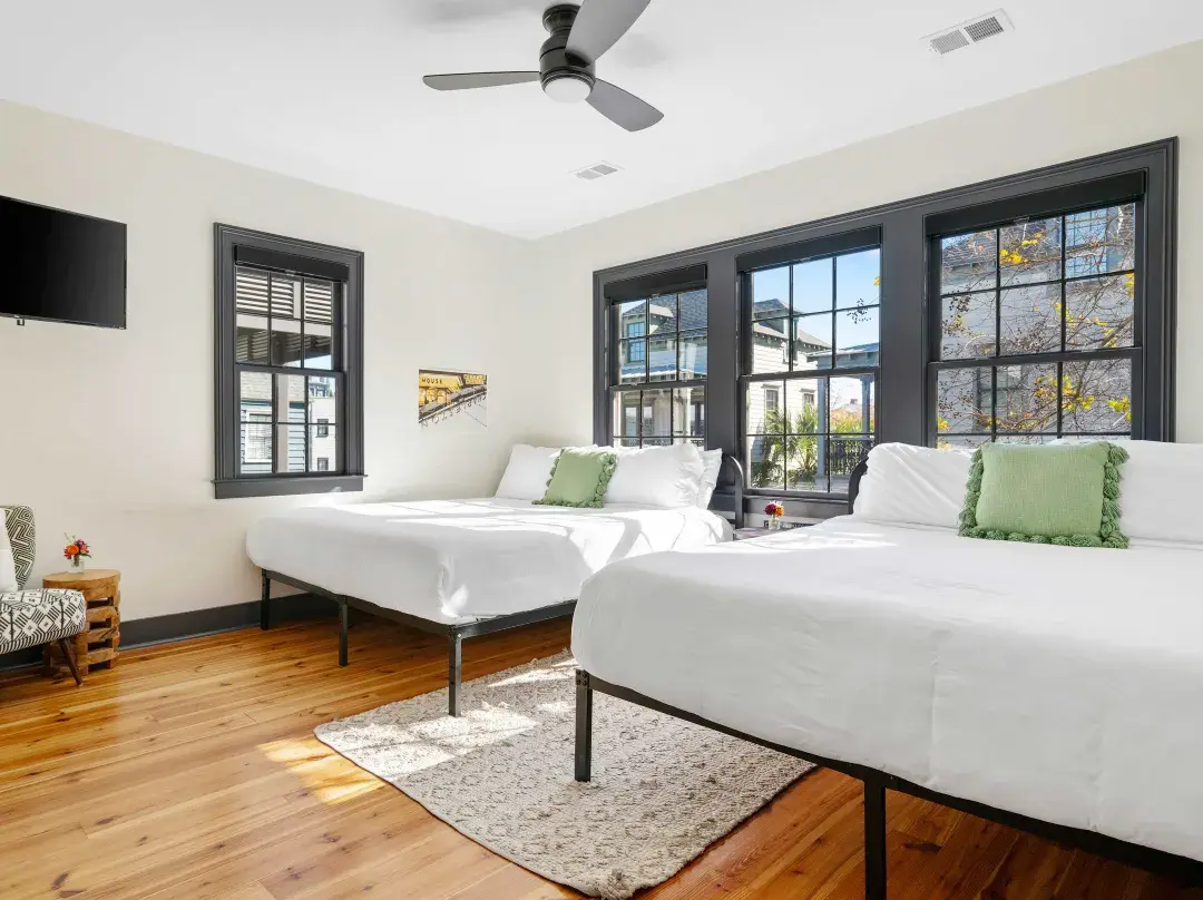 Close To King Street 4 Bedroom - Charleston Charm! - Charleston, SC