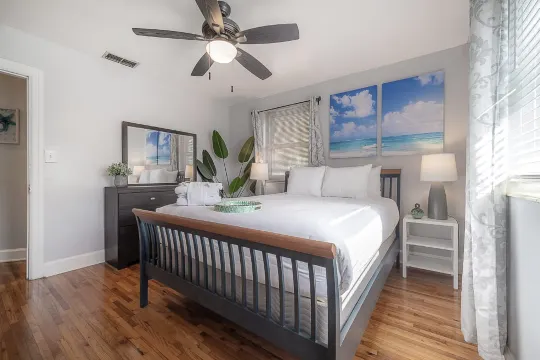 Tranquil Garden And Cozy Front Porch Retreat - Charming Getaway - Davis Islands, FL