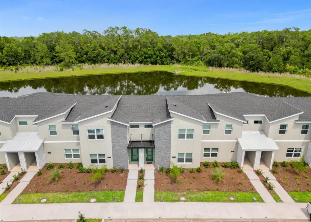 Screened Pool And Resort Amenities - Charming Lake View Haven - Kissimmee, FL