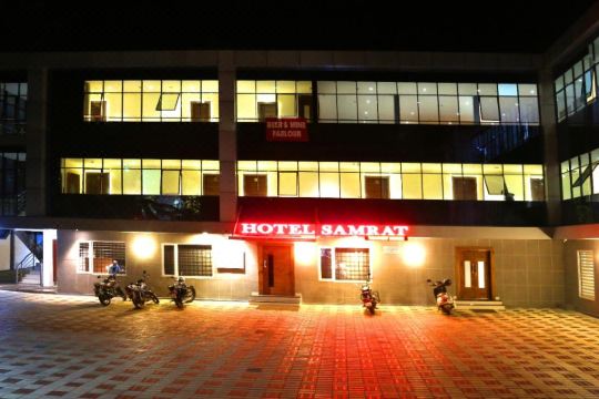 萨姆拉特酒店及旅游之家(Hotel Samrat & Tourist Home)预订价格,联系电话位置地址【携程酒店】