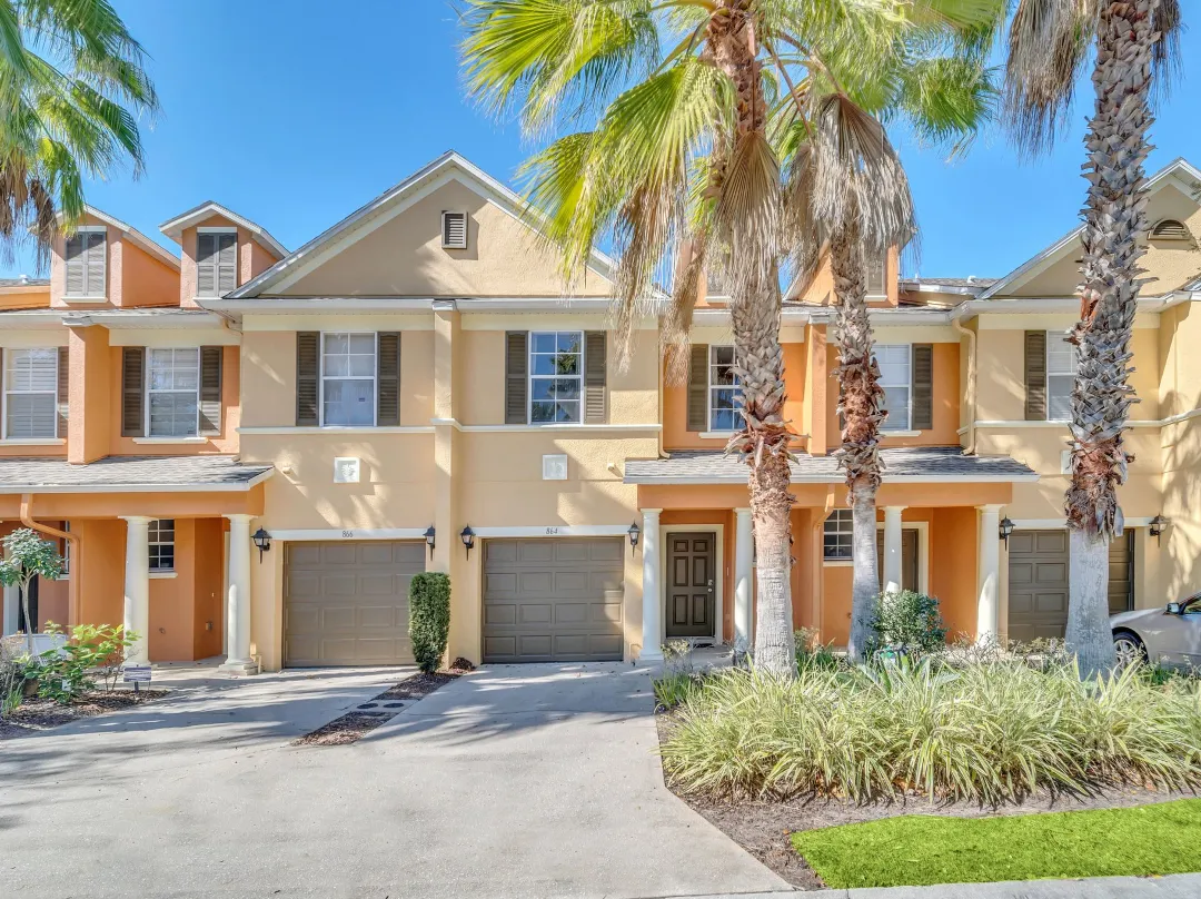 Communal Pool And Modern Amenities - Stunning Spacious Haven - Celebration, FL