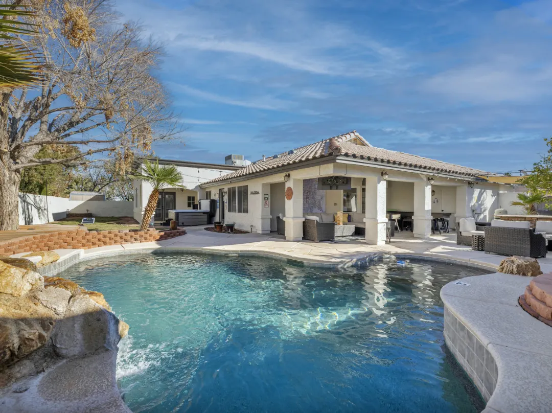 Pool, Spa And Game Room For Ultimate Relaxation - Stunning Oasis - Henderson, NV