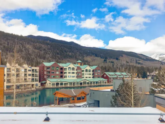 Mountain And River Views With Cozy Living Area - Charming Alpine Retreat - Keystone, CO