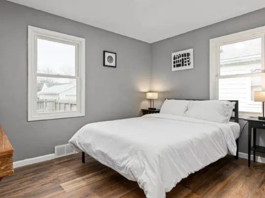 Ideal Family Home With Modern Amenities - Charming Stylish Escape - Peoria, IL