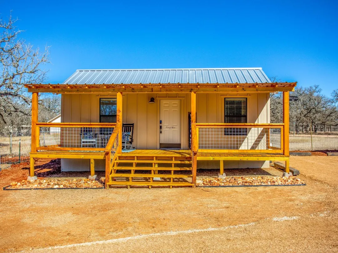 Cozy Cabin With Inviting Porch And Luxe Shower - Charming Country Retreat - Fredericksburg, TX