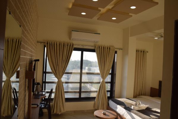 Hotel Riza预订价格,联系电话位置地址【携程酒店】