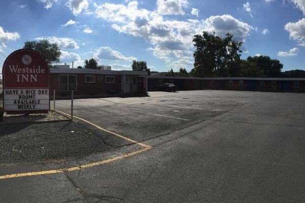 West Side Inn预订价格,联系电话位置地址【携程酒店】