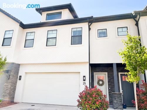 Kantada in the Sun - Poolside Retreat预订价格,联系电话位置地址【携程酒店】