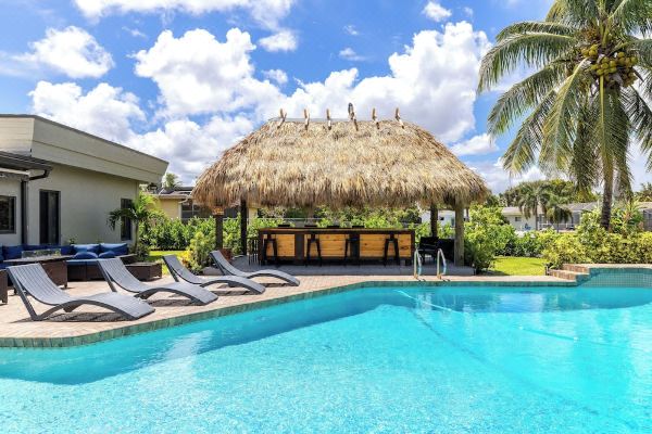 Spacious 5-bedroom Tropical Staycation in Beautiful South Florida预订价格 ...