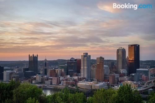 Luxe City Views in DT Pittsburgh Valet Gym Wifi预订价格,联系电话位置地址【携程酒店】
