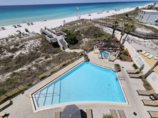 Stunning Beachfront Haven - Spa, Gym, Hot Tub, Grill - Fort Walton Beach, FL