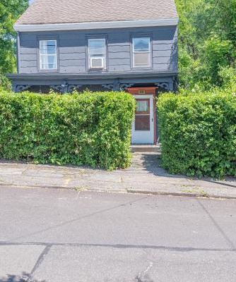 Cozy Kingston NY Cottage, in the Roundout预订价格,联系电话位置地址【携程酒店】