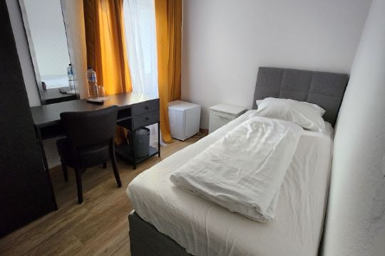 阿丽娜酒店(Hotel Alina)预订价格,联系电话位置地址【携程酒店】