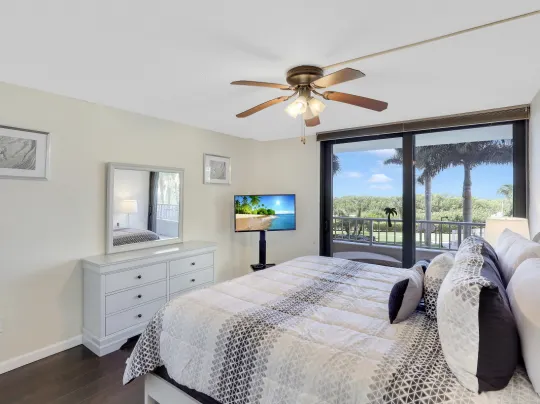 Cozy Balcony And Heated Pool Access - Elegant Tropical Oasis - Marco Island, FL