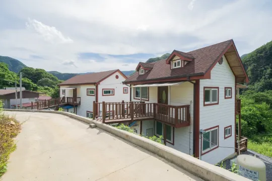 Yeongwol Donggang Banditburi Pension - Andong-si