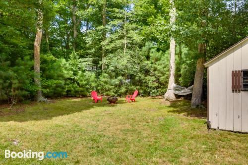 带火坑和燃气烧烤的欧申潘斯藏身处(Ocean Pines Hideaway with Fire Pit and Gas Grill!)预订价格 ...