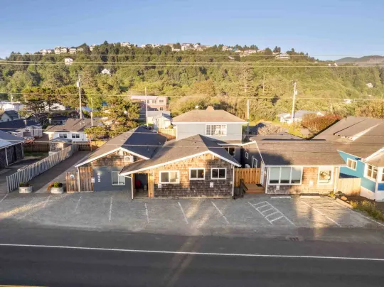 Kitchenette And Patio - Stylish Coastal Retreat - Rockaway Beach, OR