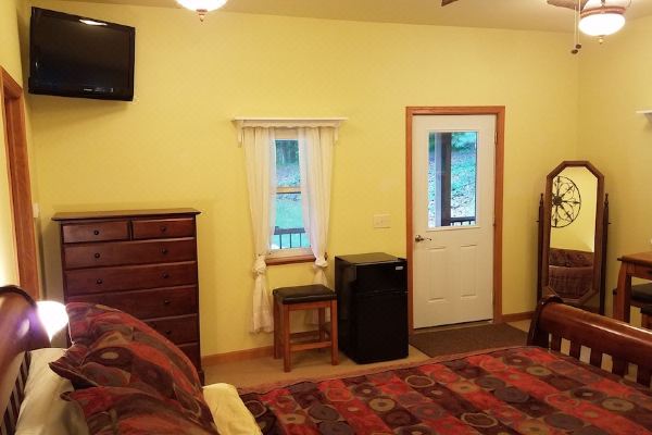 The Esker Ridge Chalet, Pristine Elkhart Solitude预订价格,联系电话位置地址【携程酒店】