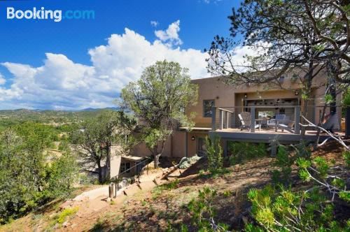 Watchtower House预订价格,联系电话位置地址【携程酒店】