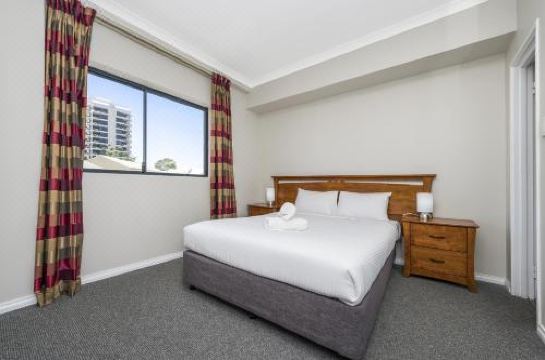 Central Perth 2-Bed Apartment with Pool & Gym预订价格,联系电话位置地址【携程酒店】