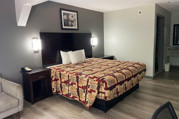 速度道旅馆和套房(Speedway Inn & Suites)预订价格,联系电话位置地址【携程酒店】