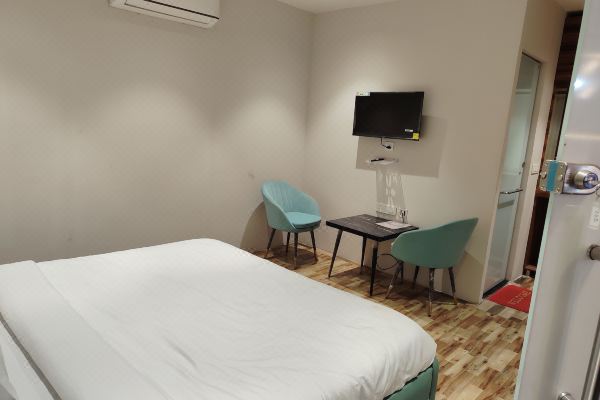 里瓦兹酒店和餐厅(Rivaz Hotel And Restaurant)预订价格,联系电话位置地址【携程酒店】