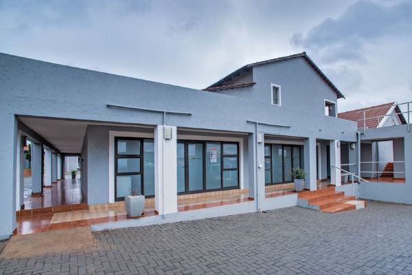 卡亚拉米酒店 - 艾玛拉荷尼(Khayalami Hotel - Emalahleni)预订价格,联系电话位置地址【携程酒店】