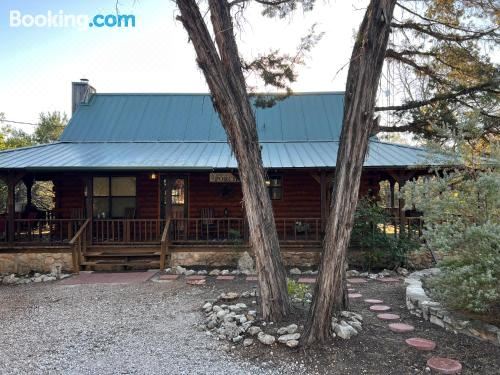 Lake Whitney Log Cabin预订价格,联系电话位置地址【携程酒店】