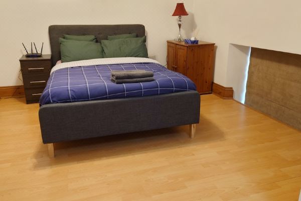 完全独立的洛丁顿凯特林小屋(Fully Detached Cottage House Loddington Kettering)预订价格,联系 ...