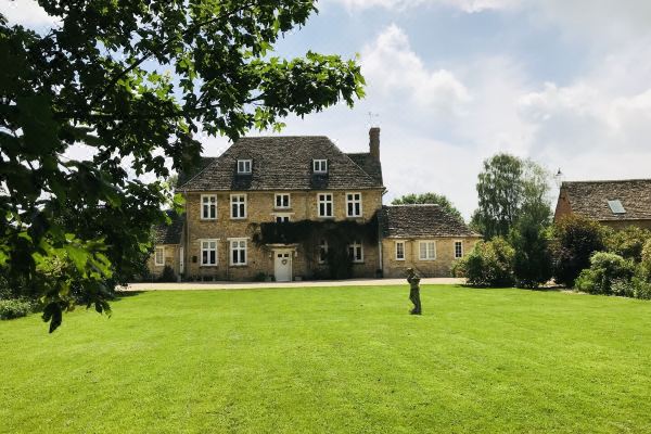 巴斯考特庄园酒店(Buscot Manor with Hot Tub-Wild Swim-Paddleboard-Bikes-BBQ ...