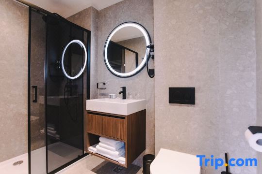 Hotel Batuda Book / Directions - NAVITIME Transit