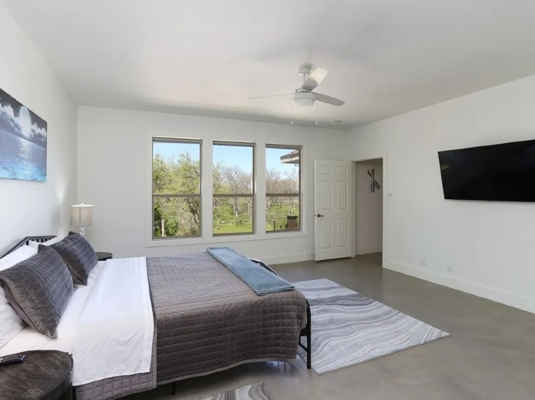 Luxury Comfort And Spacious Patio - Serene Country Retreat - New Braunfels, TX