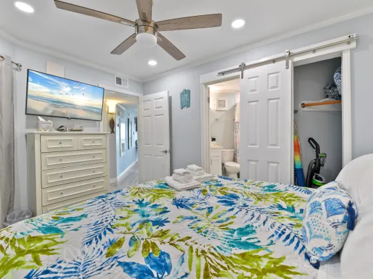 Tropical Pools And Stunning Sunsets - Charming Coastal Escape - Galveston Island, TX