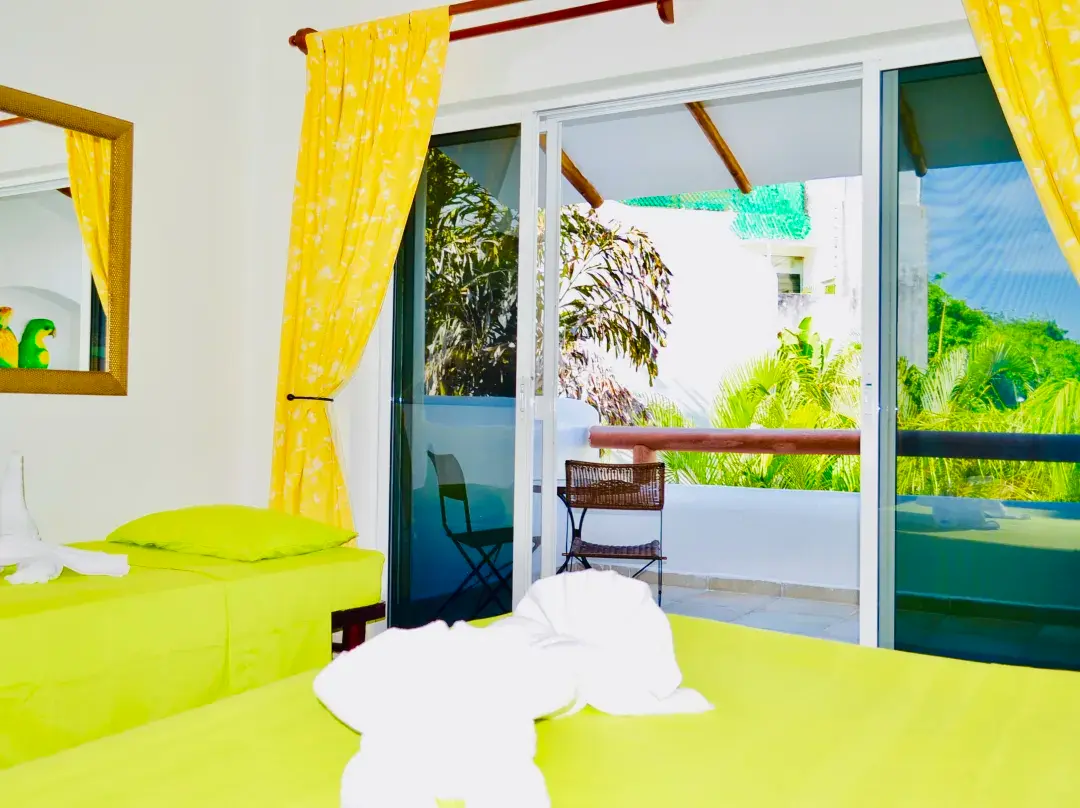 Habitacion Familiar Budget Con Balcon Y Piscina Playacar Fase Ii - Cozumel