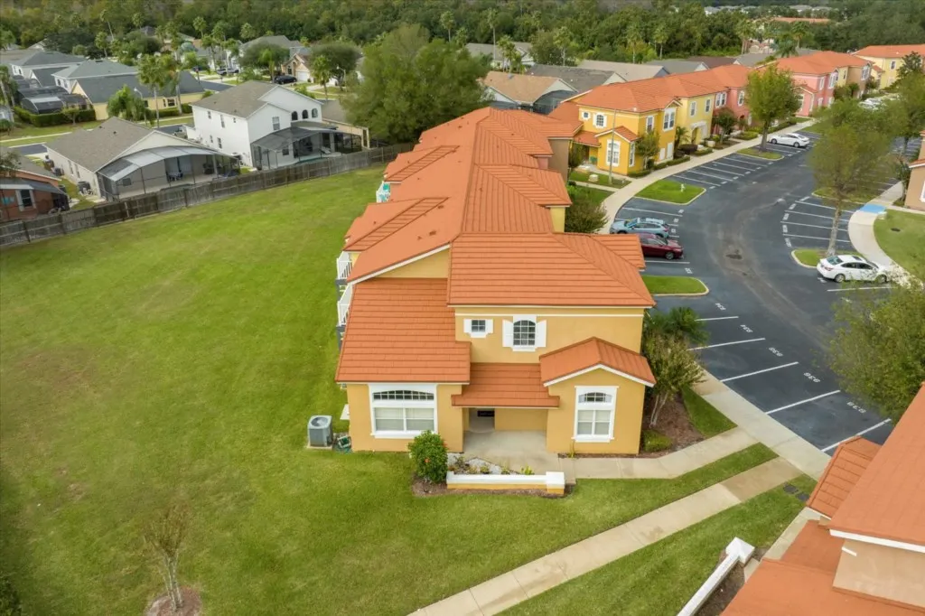 Clubhouse, Pool And Sport Courts - Stylish Gated Getaway - Kissimmee