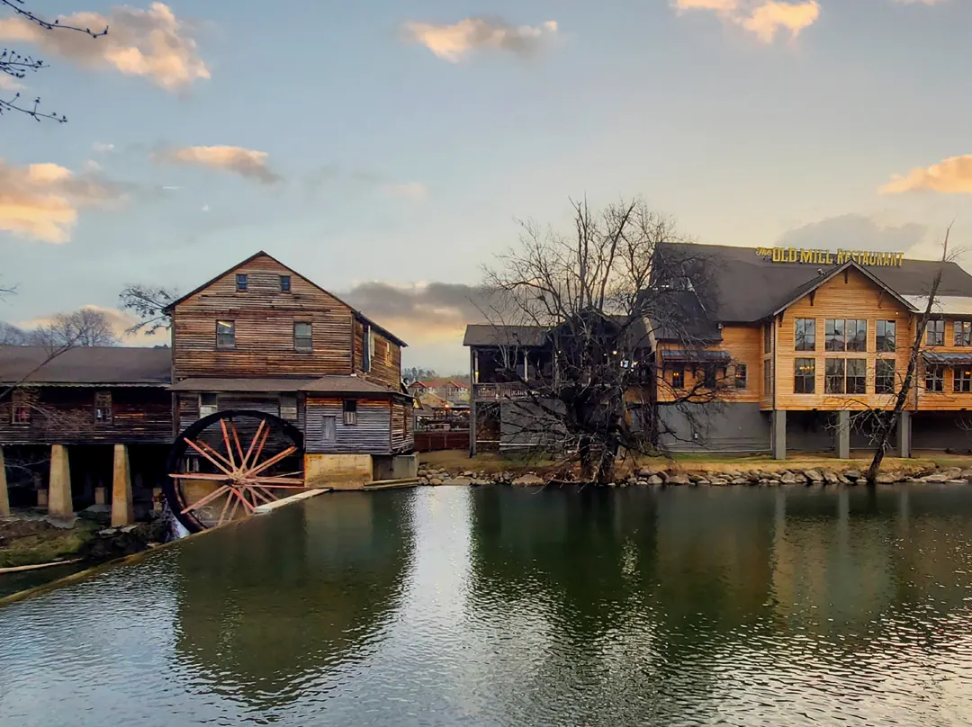 Breathtaking Views And Endless Activities - Luxurious Mountain Escape - Gatlinburg, TN