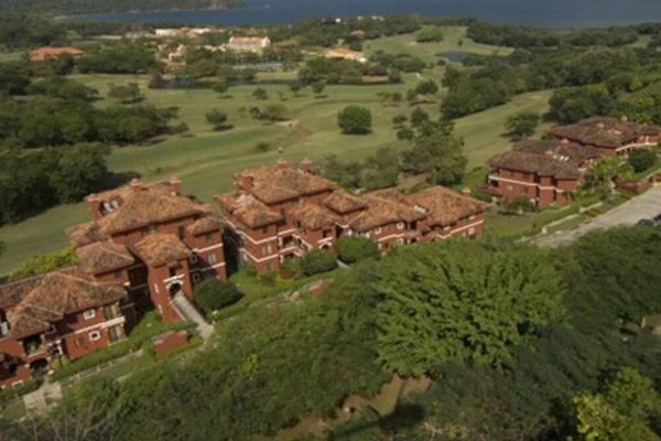 Exclusive Home on Golf Course at Reserva Conchal is Stunning Inside and Out预订价格,联系电话位置地址【携程酒店】