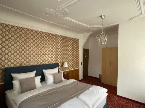 Hotel Garni Ratstube - Bad Urach