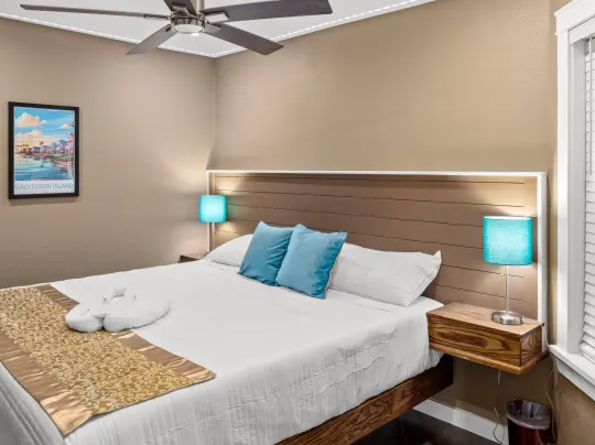 Cozy Balcony With Ocean View And Rainhead Shower - Inviting Retreat - Galveston, TX