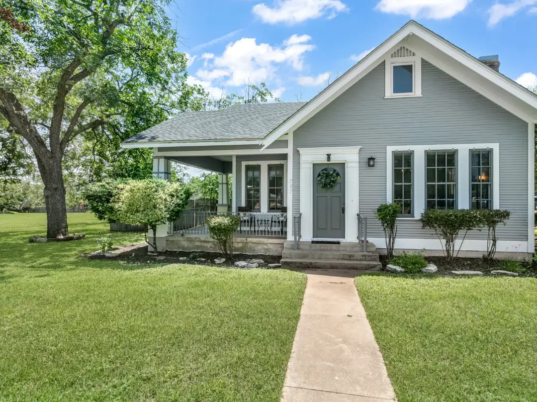 Gas Fireplace And Inviting Gazebo - Charming Cozy Escape - Fredericksburg, TX