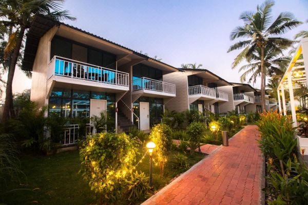 Foxoso La Beach Resort, Morjim预订价格,联系电话位置地址【携程酒店】